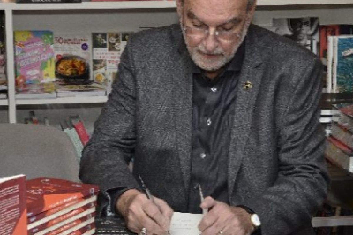 Confira fotos da Noite de Autógrafos do livro VIAGENS DE INCENTIVO