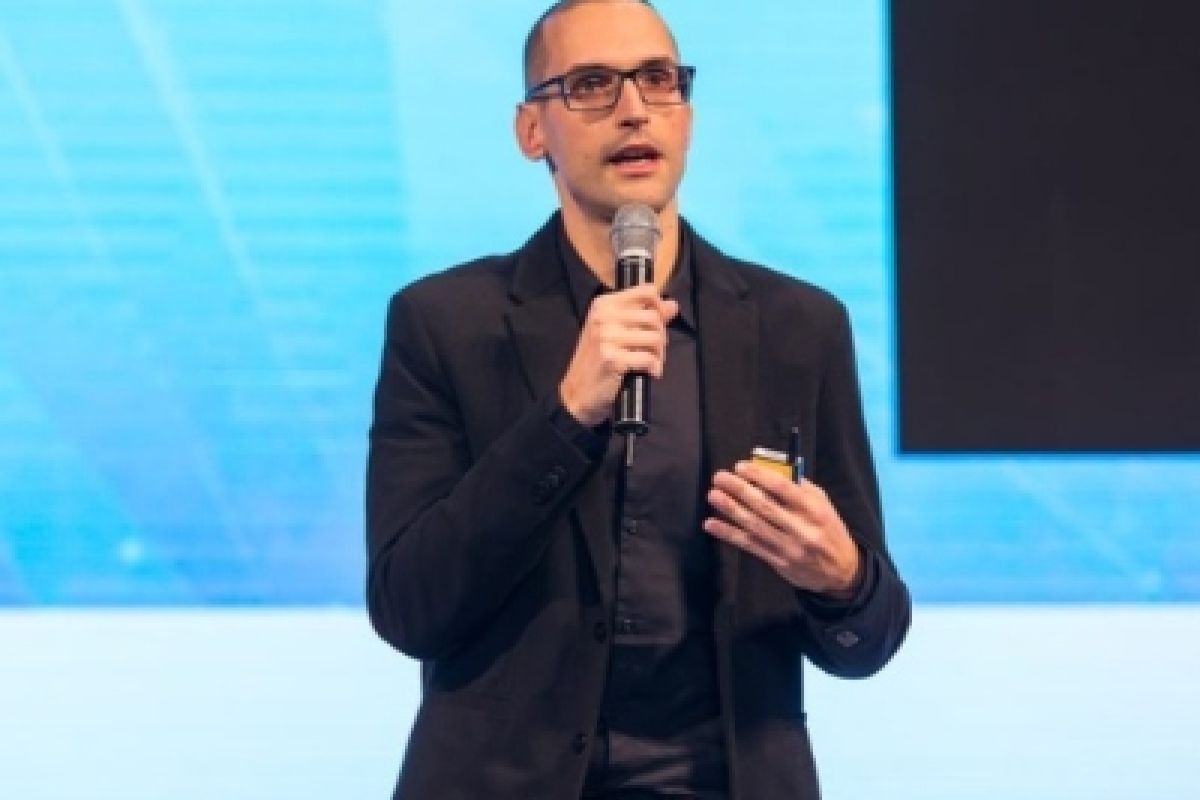 OASIS CONNECTION 2025 estreia com Julius Solaris